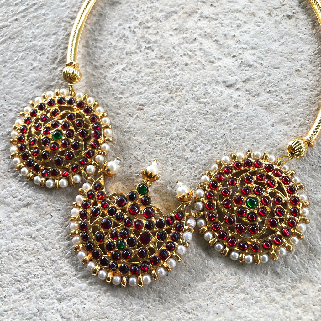 Kemp stones Chandra surya pipe choker set – Nakshatra Chennai