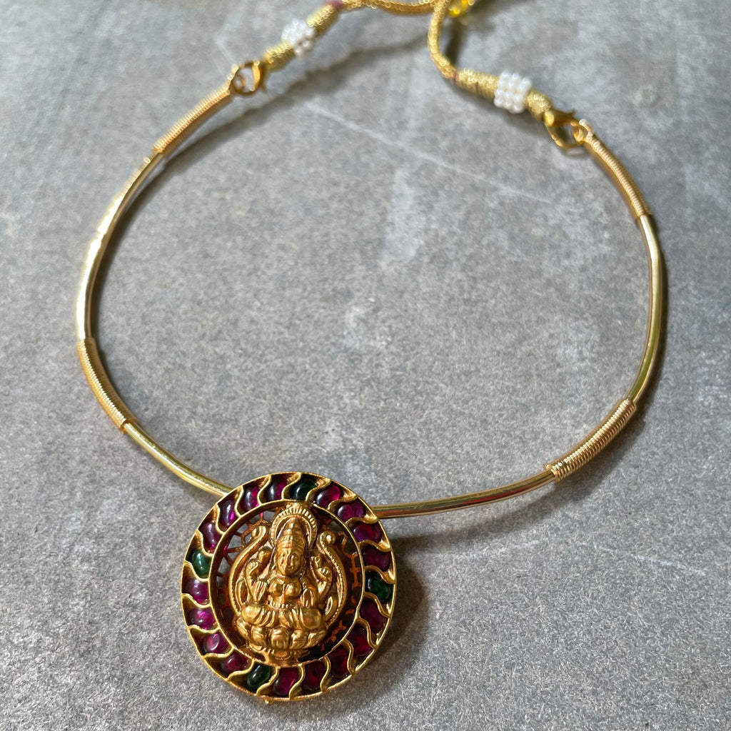 Real Kemp Lakshmi pipe choker set – Nakshatra Chennai